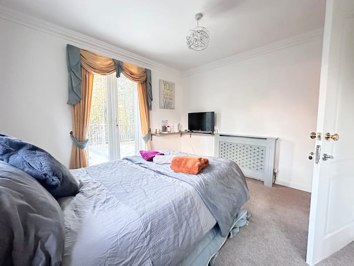 Reemdale Manor - Room 2 - Preston