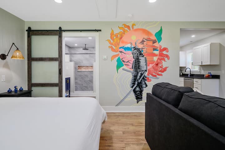 Luxury Suite ~Warrior Lair~ W/ King Bed - Fayetteville