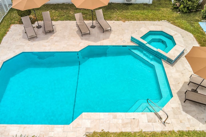 Brand New 1 Bedroom Pool House! - Aventura, FL