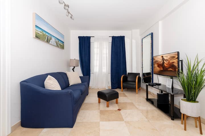 Ocean Drive Beach Apartment - Miami Beach, FL