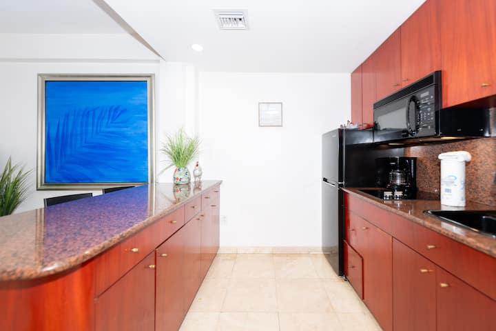 Ocean Drive Beach Apartment - South Beach, FL
