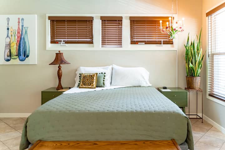 Stylish Studio With Campus View! - San Marcos, TX