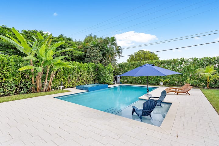Beautiful Blue House Heated Pool - Lake Clarke Shores, FL