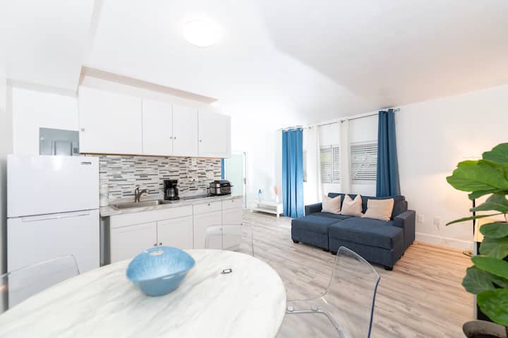 2 Bedroom South Beach Family Apt - Miami Beach, FL