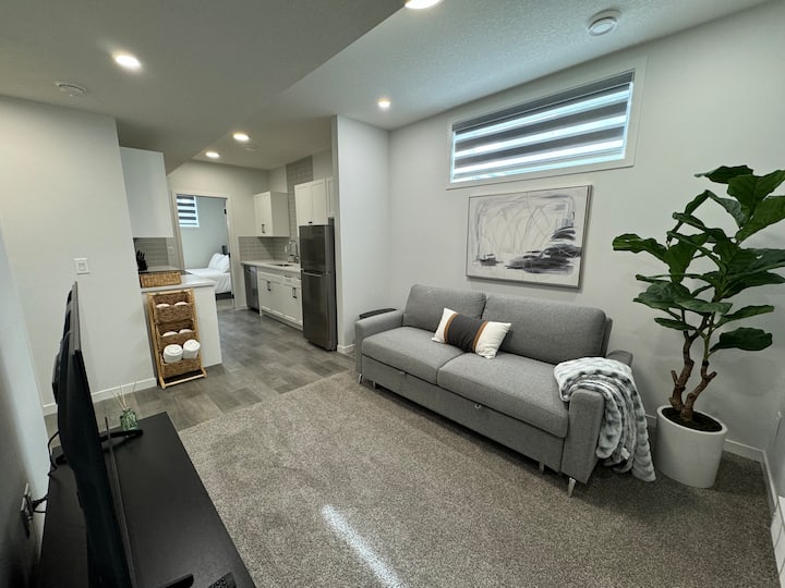 Chic & Cozy 2-br Suite@glacier Ridge Nw+banff Pass - Calgary