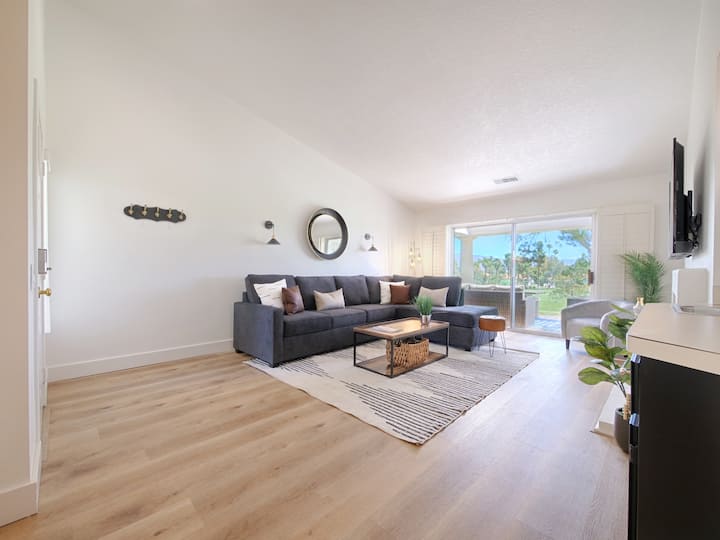 Chic & Elegant Golf Course Condo - Palm Desert, CA