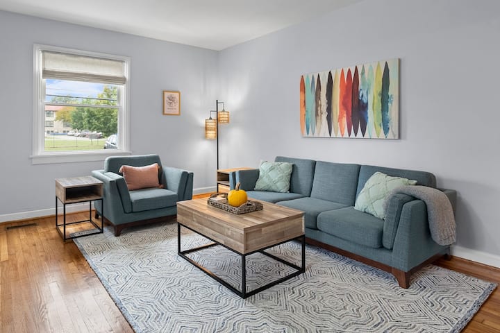 Renovated, Urban City Apt W/ Private Yard - Richmond, VA