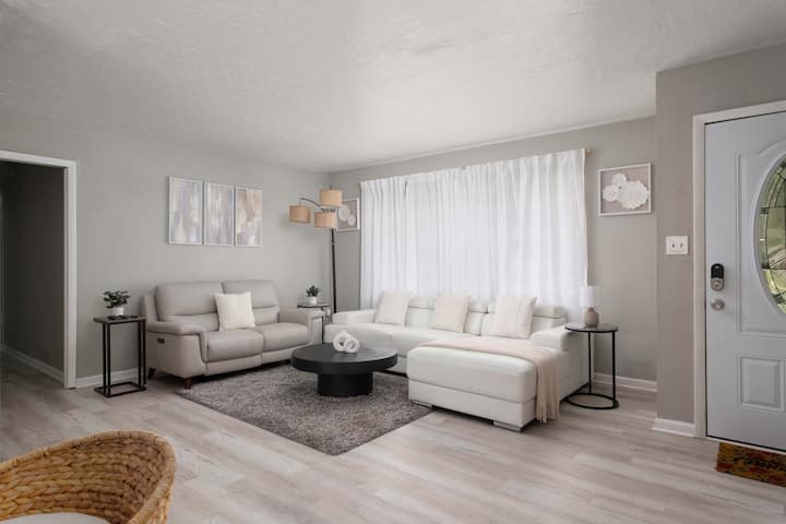 Close To Uf/downtown | Huge Backyard | 4 Beds - Gainesville, FL