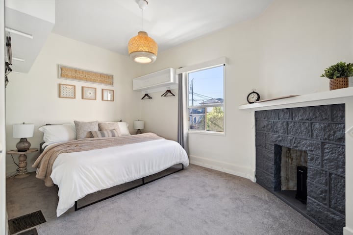 Free St. Parking/sleep8/backyard/nespresso/kingbed - 北溫哥華市