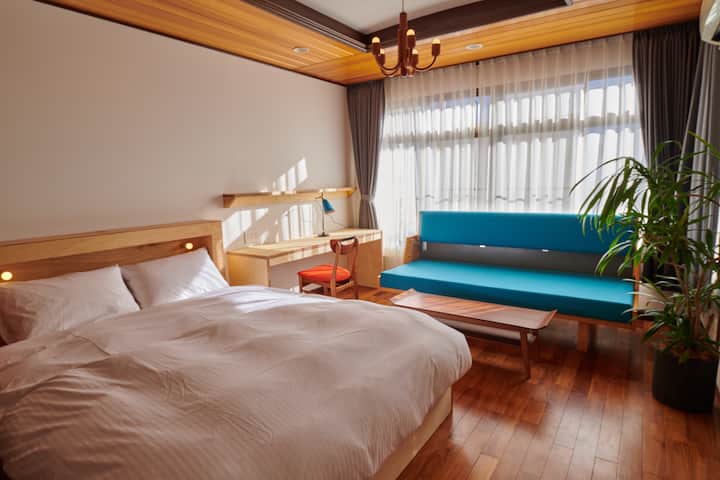 小田原城徒歩6分の和モダン宿。ヴィンテージクイーンルーム【ryokan Plum】 - 小田原市