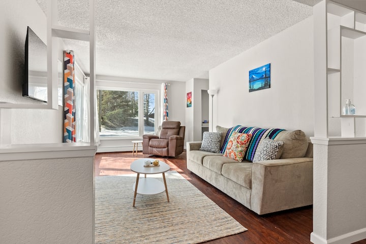 Two Minutes From Airport /2 Bed 2 Bath - Anchorage, AK