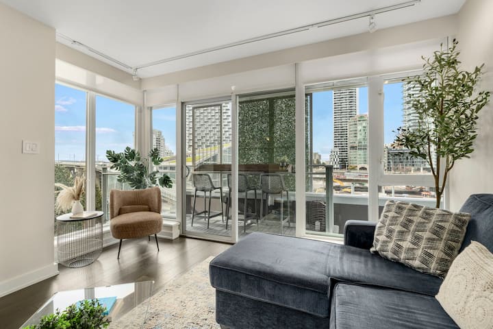 2br/2ba Condo Near Waterfront & Yaletown Hotspots - North Vancouver