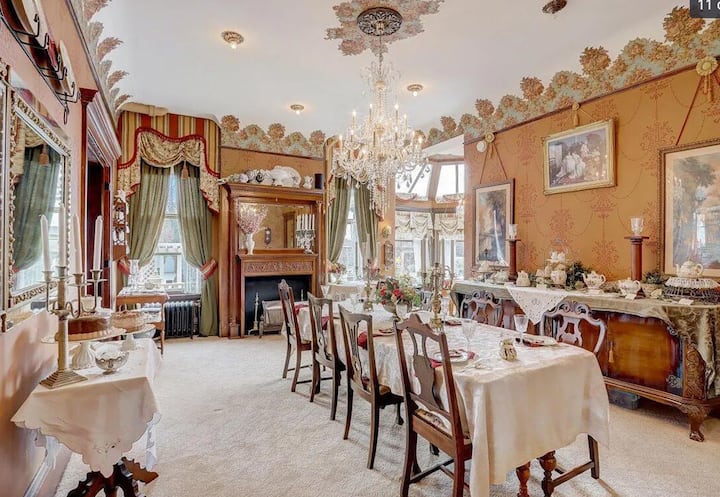 Richard's Den, Schuster Mansion B&b - Milwaukee