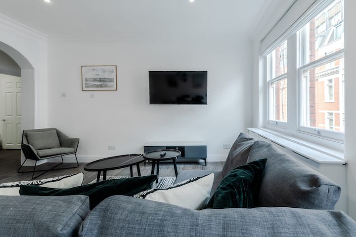 Spacious 3 Bedroom Retreat - London