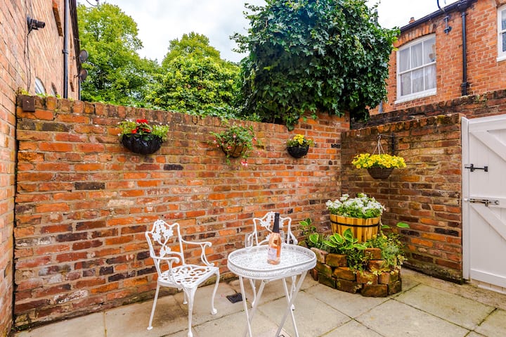 Quaint And Characterful Cottage In The City Centre - Chester