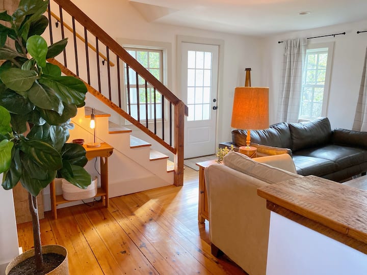 Silver Street Farmhouse Suite - Vermont