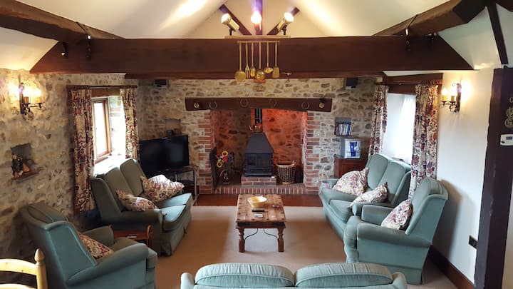 The Stables Self Catering Barn Conversion - 비어