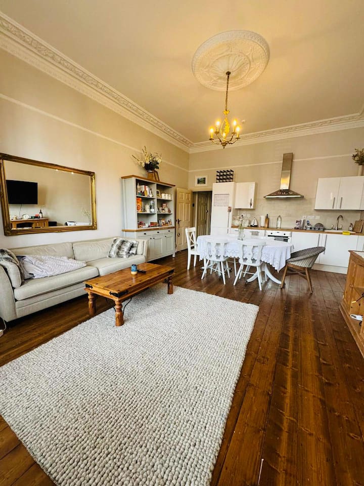 Charming 2 Bed Victorian Flat With Spacious Garden - Northolt - London