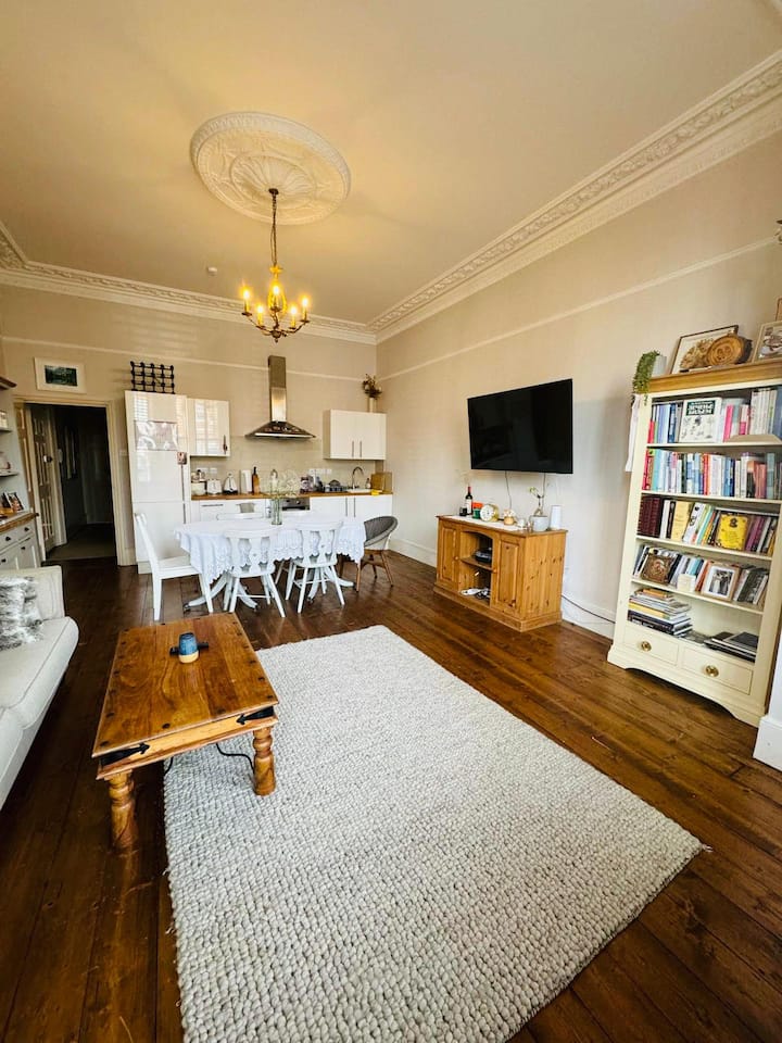 Charming 2 Bed Victorian Flat With Spacious Garden - Brentford