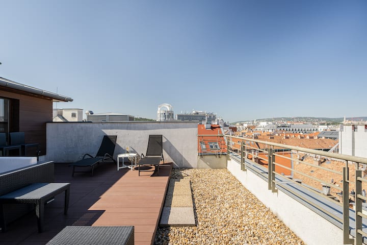 Panoramic Penthouse With Rooftop Terrace & Parking - Budapest