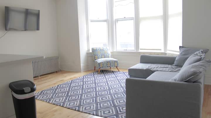 Rod & Rivet Loft 1 Bedroom. No Cleaning Fee - Decorah, IA