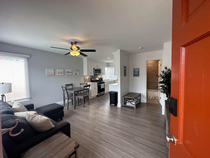 Sunny 1 Bed Cottage A Few Blocks From The Beach! - Cabrillo National Monument