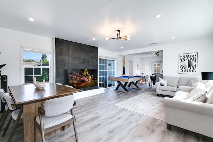 Family Fun Hub | Modern Home | Getaway | Billiards - San Dimas, CA