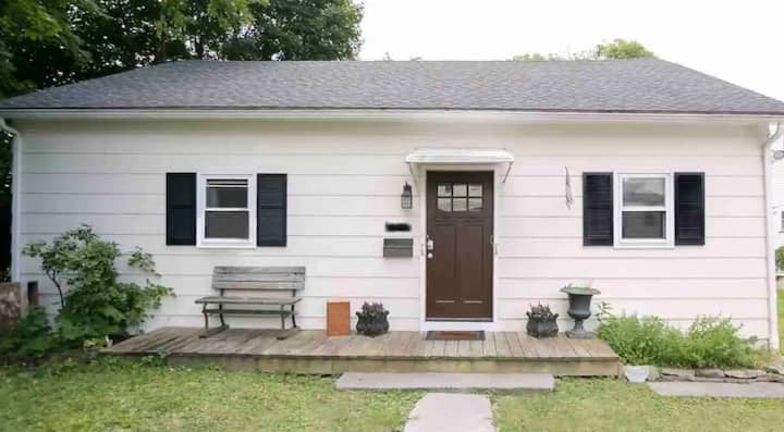 The Garden Cottage On Sarah Street - Stroudsburg, PA