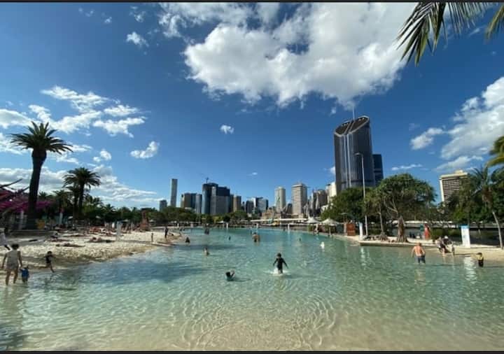 Fab 4 Bedroom Clean & Comfy - Owner Operated - Brisbane