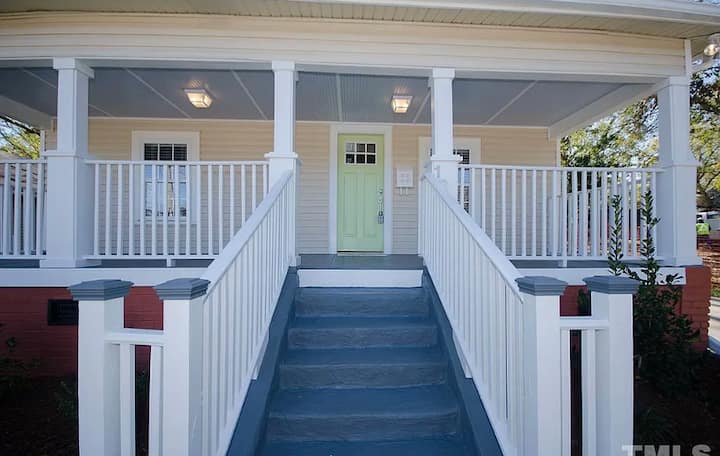 Cute Cozy Home Near Downtown - Raleigh, NC