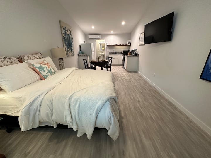 Efficiency Apt-unit 3- Starfish - Siesta Key, FL