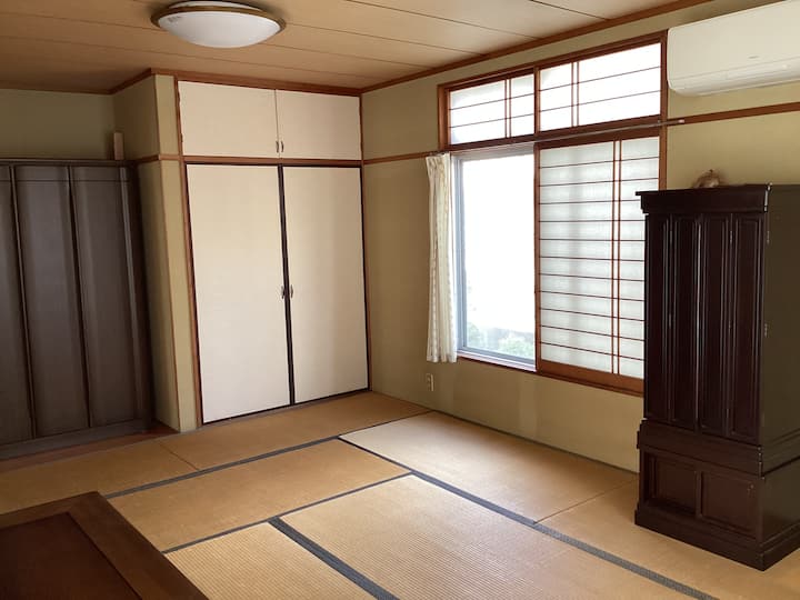 駅徒歩圏、アクアライン、幕張メッセ、釣り、ゴルフ、12畳個室③レモン荘 - Chiba
