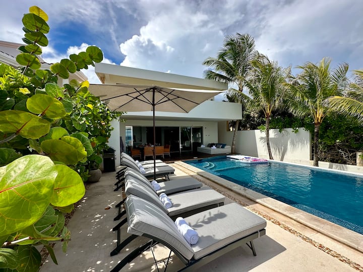 Oceanfront Villa • Sleeps 20 • Puerto Aventuras - Puerto Aventuras