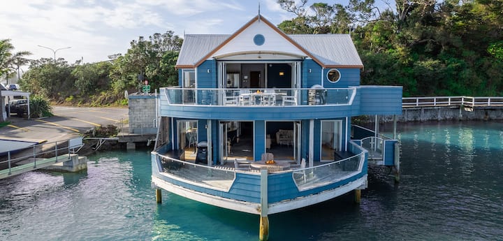 Bay Of Islands Boathouse-the Landing - Bay Of Islands
