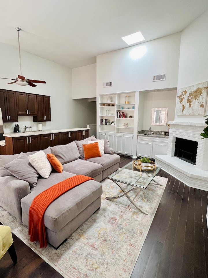 Retreat On Travis Street - Dallas, TX