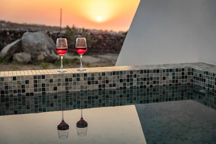 Suite W/ Jazzuzi & Sunset View - Oia