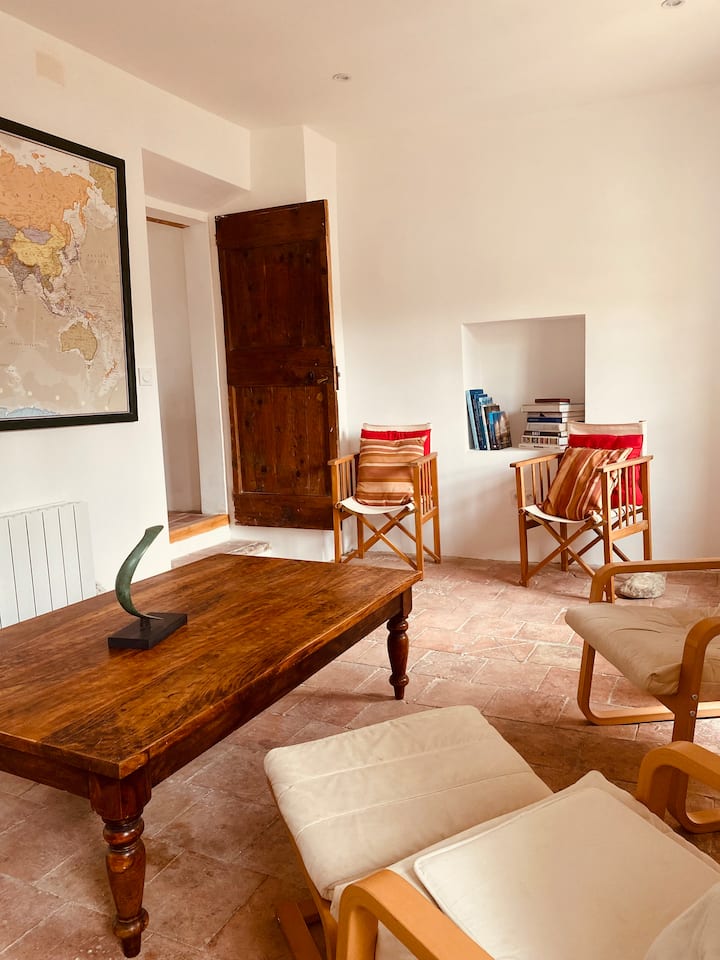 The Kings Room @ Remparts House - Minerve