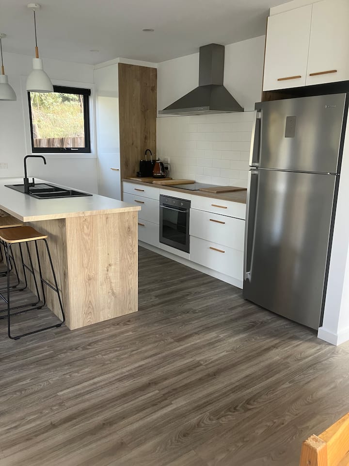 Tranquil Modern Bush Retreat - Launceston