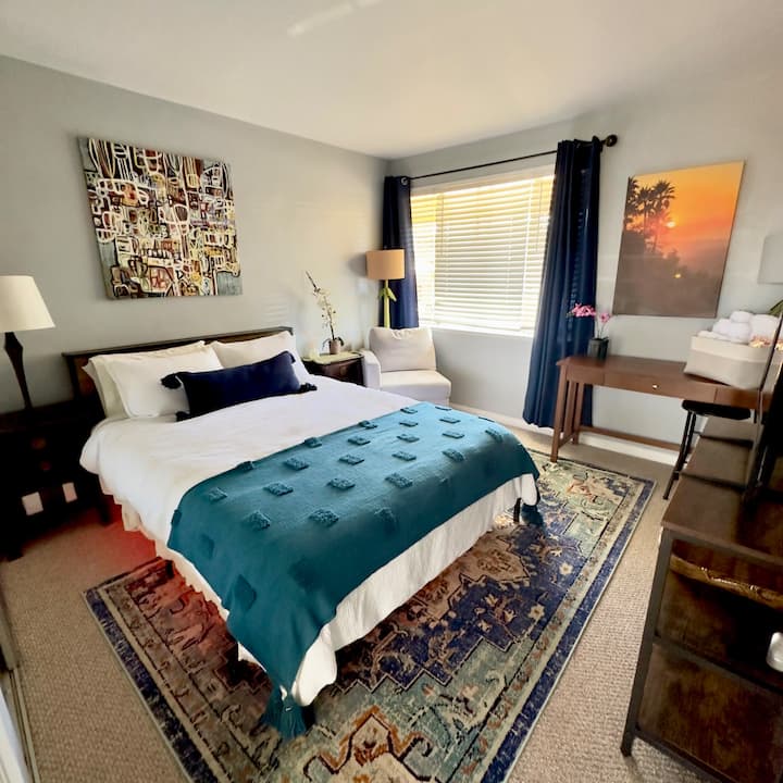 Plush Private Room W Soaking Tub - San Diego, CA