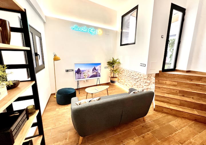 Train Station Loft With Terrace - Alicante