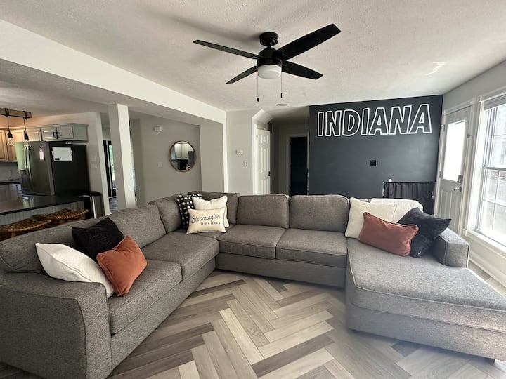 5br Home Walking Distance Of Memorial Stadium - Bloomington, IN