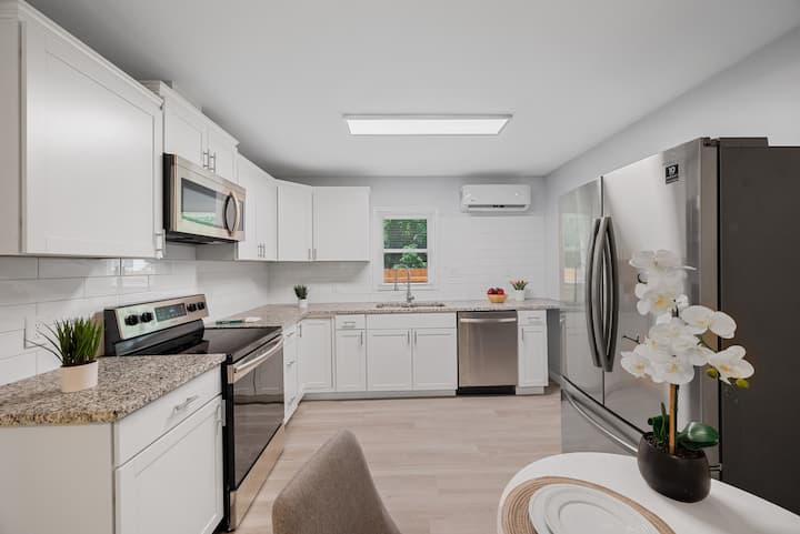 Modern 2br / 1ba House In Williamsburg - Monthly - Yorktown, VA