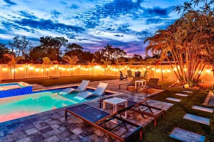 Spacious Pool House+2 Spas+minigolf+turfbackyard - Bradenton