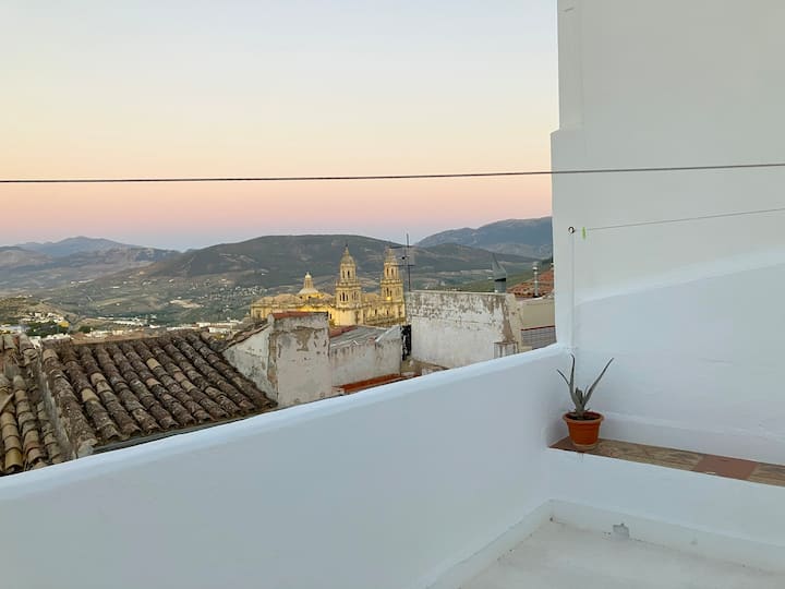 Renovated Retro Home W Terrace - Jaén