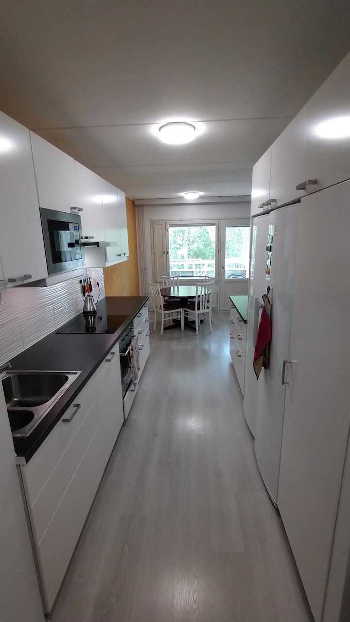 Kodikas Ja Tilava Majoitus Omistajan Seurassa - Lahti