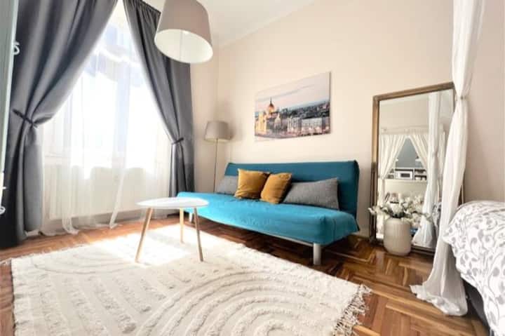 Lovely Downtown Apartment Near Grand Boulevard - Budapest