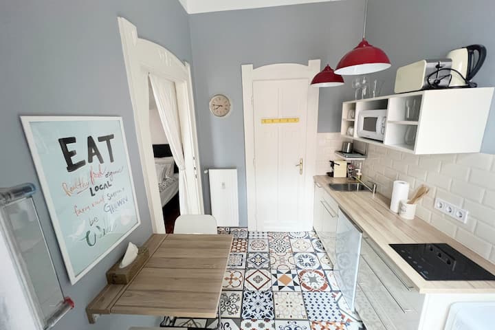 Charming Downtown Flat W A/c Near Grand Boulevard - Budapest