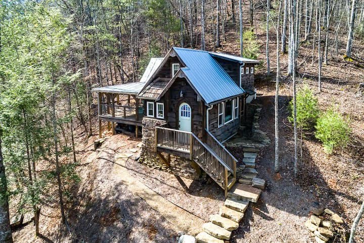"Hen House On The Hill" - Walland, TN