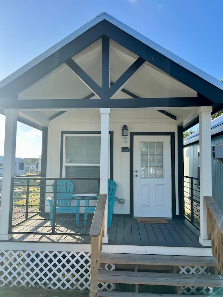 Themed Cabin - The Mockingbird - League City, TX