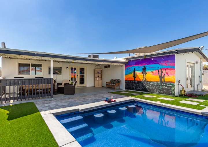 Old Town Scottsdale Saloon Perfect Location! - Scottsdale, AZ